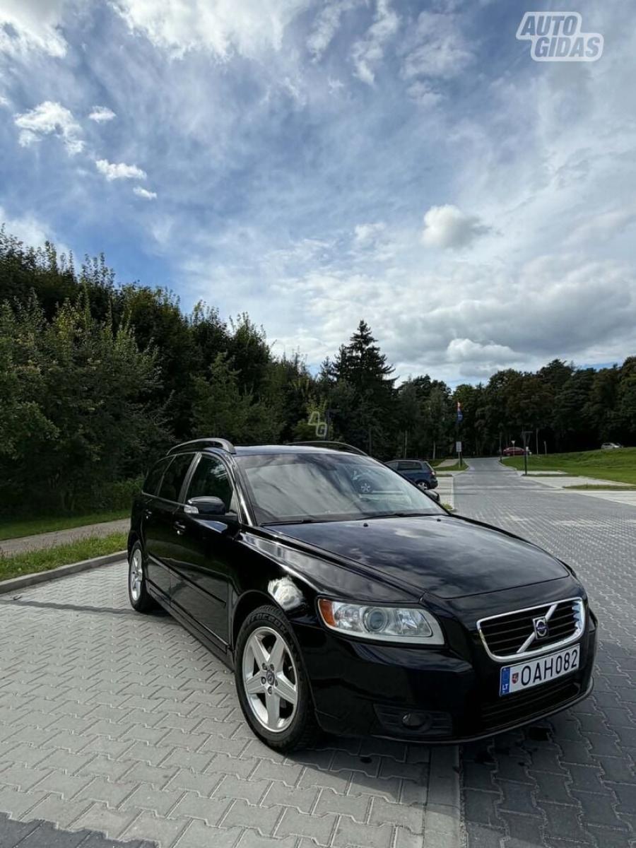 Melns Volvo V50 2008 Kauņa, ar dzinēja tilpumu 1.60 L un nobraukumu 373 tūkst. km par 2300 €, foto 1 vietnē AUTOMOTO.COM.LV