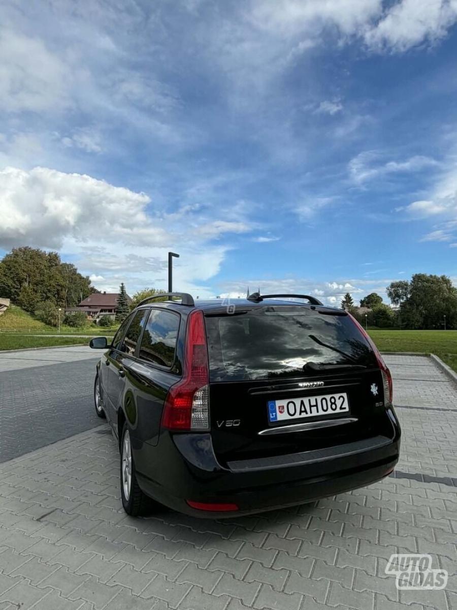 Melns Volvo V50 2008 Kauņa, ar dzinēja tilpumu 1.60 L un nobraukumu 373 tūkst. km par 2300 €, foto 5 vietnē AUTOMOTO.COM.LV