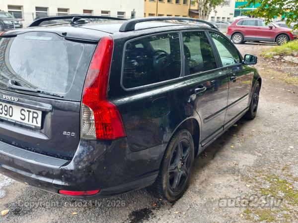 Melns Volvo V50 2008 Tallina, ar dzinēja tilpumu 2.00 L un nobraukumu 236 tūkst. km par 4899 €, foto 5 vietnē AUTOMOTO.COM.LV