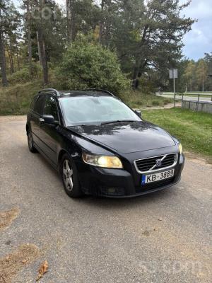 Melns Volvo V50 2008 Rīga, ar dzinēja tilpumu 2.40 L un nobraukumu 478 tūkst. km par 1300 €, foto  vietnē AUTOMOTO.COM.LV