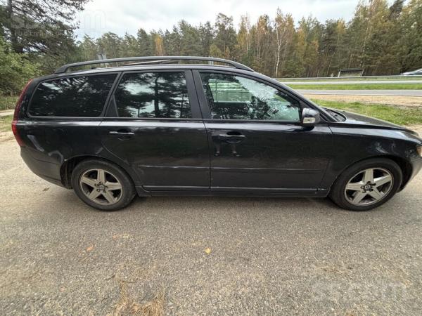 Black Volvo V50 2008 in Riga, with an engine capacity of 2.40 L and mileage of 478 thousand km for 1300 €, photo 5 on AUTOMOTO.COM.LV