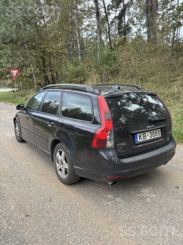 Black Volvo V50 2008 in Riga, with an engine capacity of 2.40 L and mileage of 478 thousand km for 1300 €, photo 6 on AUTOMOTO.COM.LV