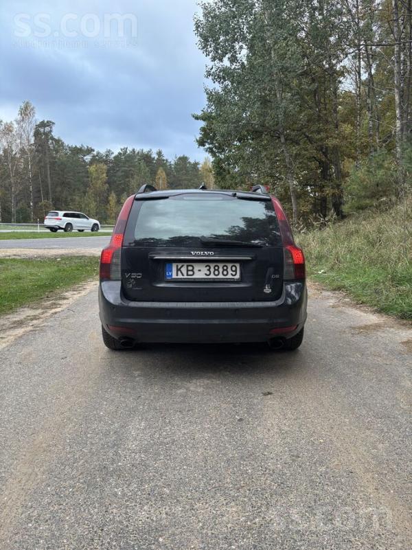 Black Volvo V50 2008 in Riga, with an engine capacity of 2.40 L and mileage of 478 thousand km for 1300 €, photo 8 on AUTOMOTO.COM.LV