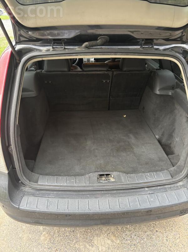 Black Volvo V50 2008 in Riga, with an engine capacity of 2.40 L and mileage of 478 thousand km for 1300 €, photo 9 on AUTOMOTO.COM.LV