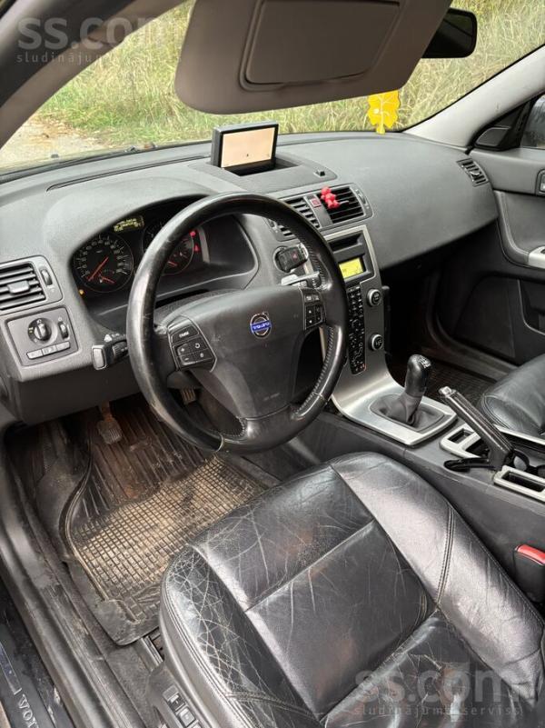 Black Volvo V50 2008 in Riga, with an engine capacity of 2.40 L and mileage of 478 thousand km for 1300 €, photo 10 on AUTOMOTO.COM.LV