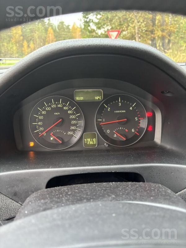 Black Volvo V50 2008 in Riga, with an engine capacity of 2.40 L and mileage of 478 thousand km for 1300 €, photo 11 on AUTOMOTO.COM.LV