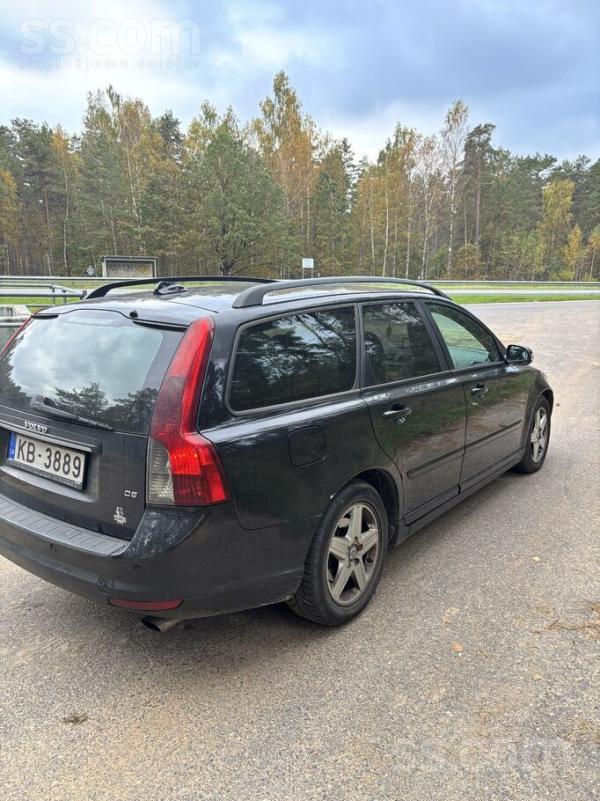 Black Volvo V50 2008 in Riga, with an engine capacity of 2.40 L and mileage of 478 thousand km for 1000 €, photo 6 on AUTOMOTO.COM.LV