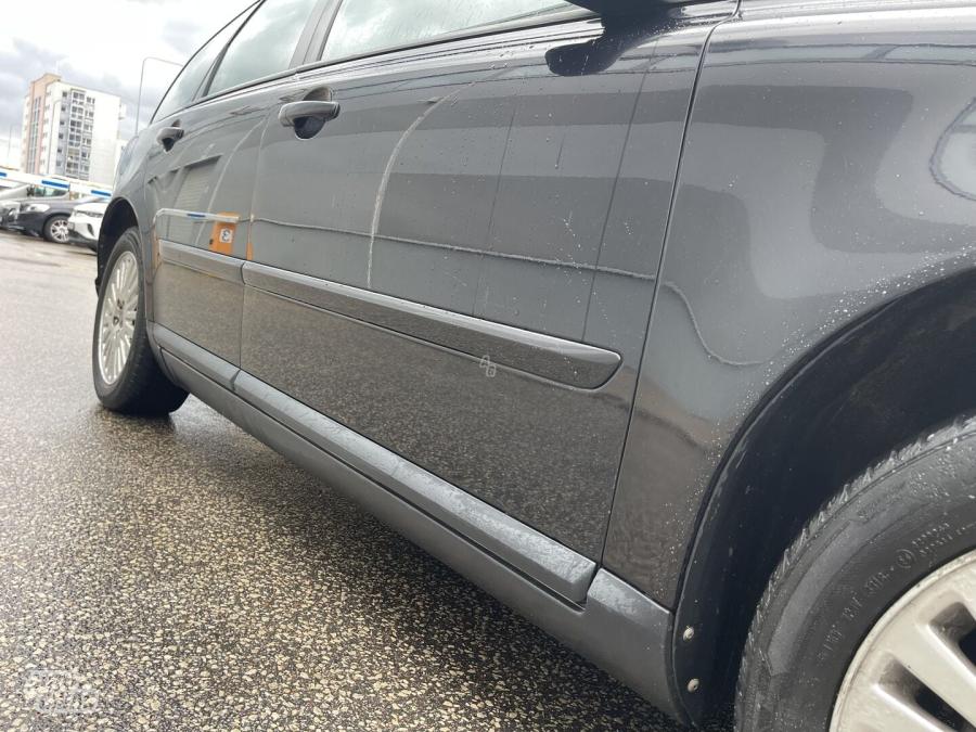 Black Volvo V50 2008 in Vilnius, with an engine capacity of 2.00 L and mileage of 0 thousand km for 1750 €, photo 17 on AUTOMOTO.COM.LV