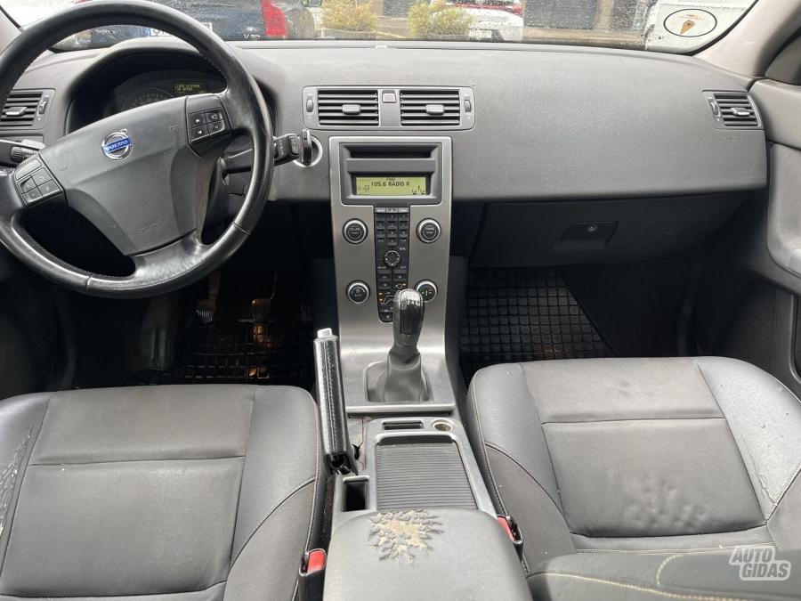 Black Volvo V50 2008 in Vilnius, with an engine capacity of 2.00 L and mileage of 0 thousand km for 1750 €, photo 21 on AUTOMOTO.COM.LV