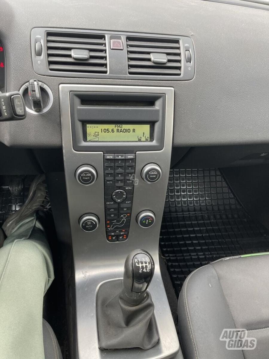 Black Volvo V50 2008 in Vilnius, with an engine capacity of 2.00 L and mileage of 0 thousand km for 1750 €, photo 28 on AUTOMOTO.COM.LV