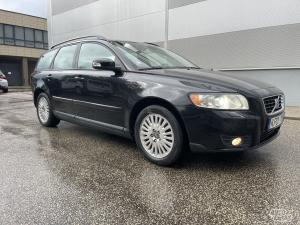 Black Volvo V50 2008 in Vilnius, with an engine capacity of 2.00 L and mileage of 300 thousand km for 1850 €, photo  on AUTOMOTO.COM.LV