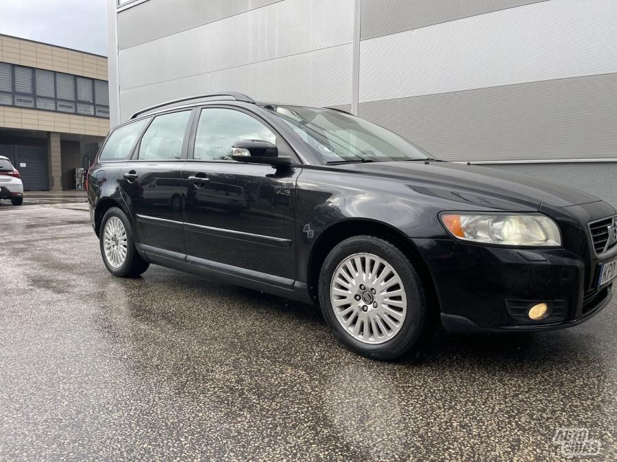 Black Volvo V50 2008 in Vilnius, with an engine capacity of 2.00 L and mileage of 300 thousand km for 1850 €, photo 3 on AUTOMOTO.COM.LV