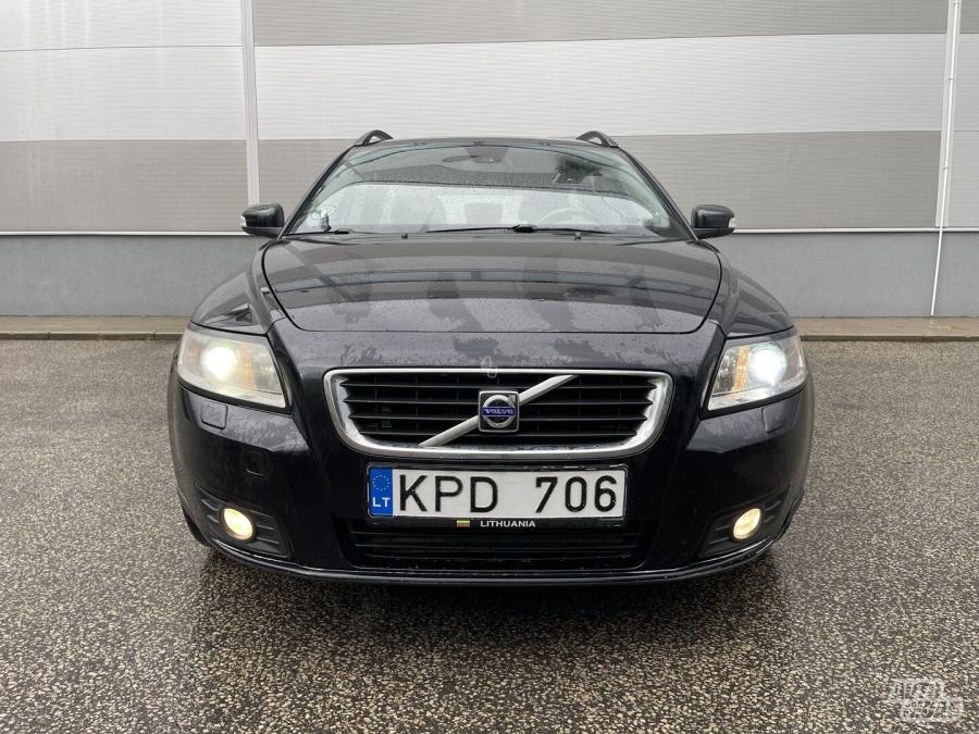 Black Volvo V50 2008 in Vilnius, with an engine capacity of 2.00 L and mileage of 300 thousand km for 1850 €, photo 9 on AUTOMOTO.COM.LV