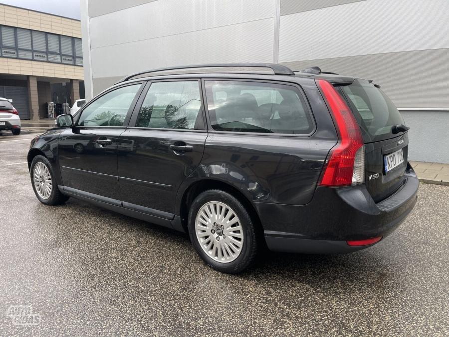 Black Volvo V50 2008 in Vilnius, with an engine capacity of 2.00 L and mileage of 300 thousand km for 1850 €, photo 10 on AUTOMOTO.COM.LV