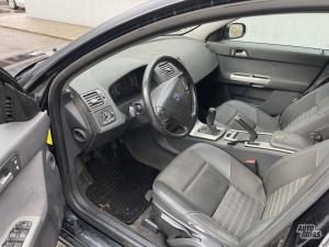 Black Volvo V50 2008 in Vilnius, with an engine capacity of 2.00 L and mileage of 300 thousand km for 1850 €, photo 20 on AUTOMOTO.COM.LV
