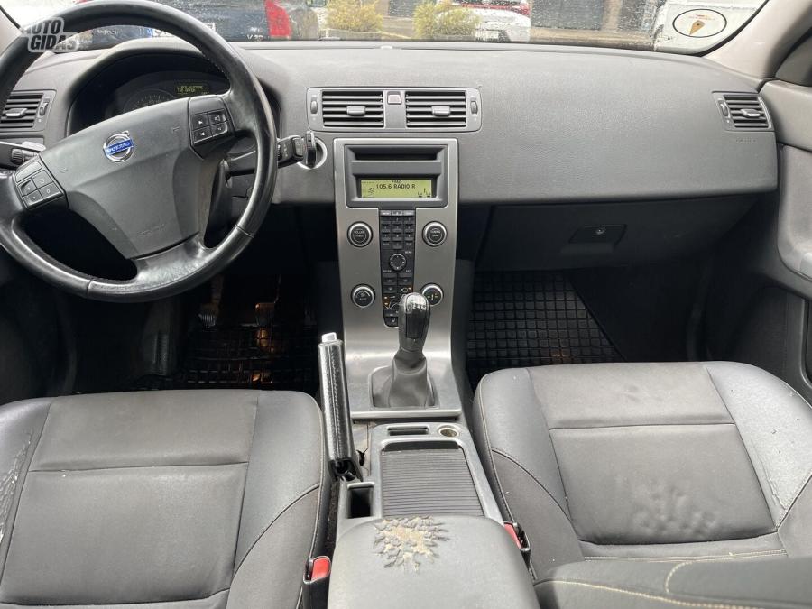Black Volvo V50 2008 in Vilnius, with an engine capacity of 2.00 L and mileage of 300 thousand km for 1850 €, photo 22 on AUTOMOTO.COM.LV
