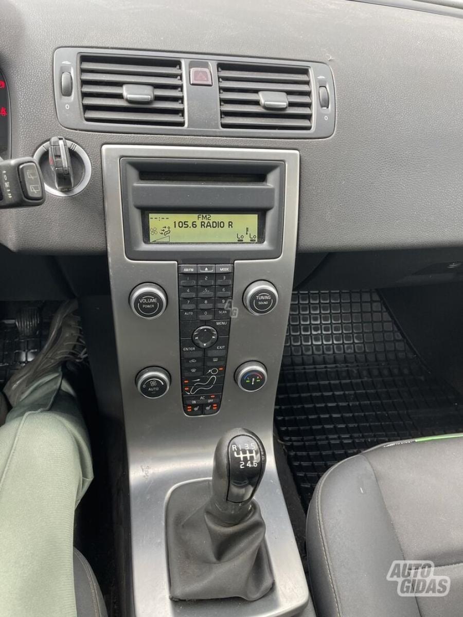 Black Volvo V50 2008 in Vilnius, with an engine capacity of 2.00 L and mileage of 300 thousand km for 1850 €, photo 31 on AUTOMOTO.COM.LV