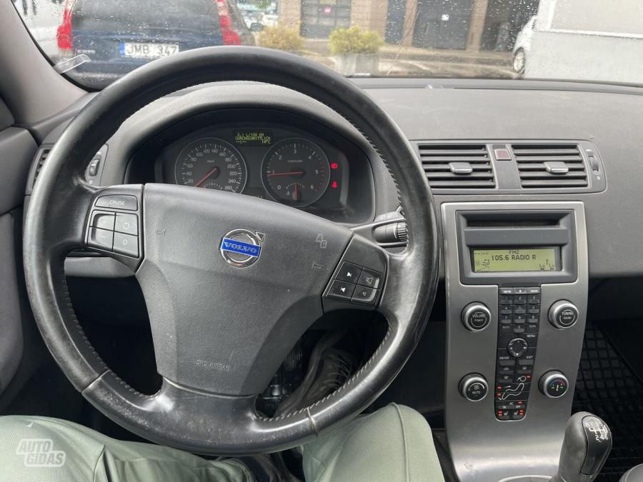 Black Volvo V50 2008 in Vilnius, with an engine capacity of 2.00 L and mileage of 300 thousand km for 1850 €, photo 32 on AUTOMOTO.COM.LV