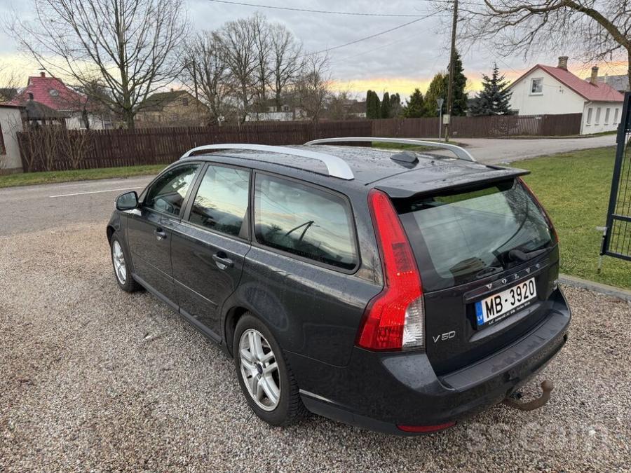 Melns Volvo V50 2009 Ventspils, ar dzinēja tilpumu 1.60 L un nobraukumu 273 tūkst. km par 2950 €, foto 6 vietnē AUTOMOTO.COM.LV