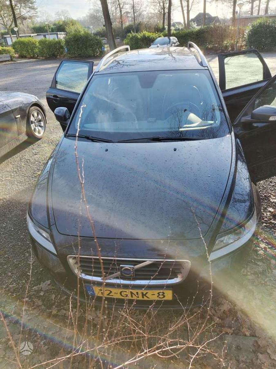 Melns Volvo V50 2009 Raseiniai, ar dzinēja tilpumu 2.00 L un nobraukumu 300 tūkst. km par 1850 €, foto 4 vietnē AUTOMOTO.COM.LV