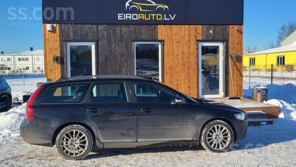 Melns Volvo V50 2009 Rīga, ar dzinēja tilpumu 1.60 L un nobraukumu 322 tūkst. km par 2150 €, foto 4 vietnē AUTOMOTO.COM.LV