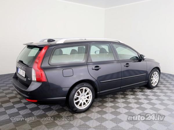 Black Volvo V50 2009 in Tallinn, with an engine capacity of 2.00 L and mileage of 261 thousand km for 1599 €, photo 3 on AUTOMOTO.COM.LV