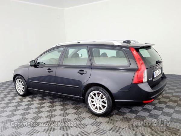 Black Volvo V50 2009 in Tallinn, with an engine capacity of 2.00 L and mileage of 261 thousand km for 1599 €, photo 4 on AUTOMOTO.COM.LV