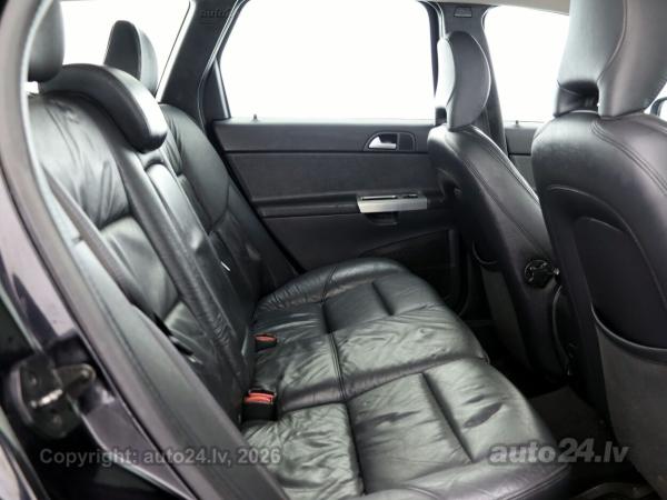 Black Volvo V50 2009 in Tallinn, with an engine capacity of 2.00 L and mileage of 261 thousand km for 1599 €, photo 7 on AUTOMOTO.COM.LV