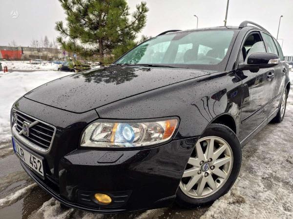 Melns Volvo V50 2009 Viļņa, ar dzinēja tilpumu 2.00 L un nobraukumu 304 tūkst. km par 3500 €, foto 1 vietnē AUTOMOTO.COM.LV