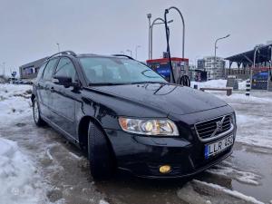 Black Volvo V50 2009 in Vilnius, with an engine capacity of 2.00 L and mileage of 304 thousand km for 3500 €, photo 2 on AUTOMOTO.COM.LV