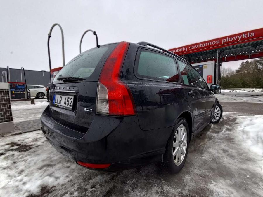 Black Volvo V50 2009 in Vilnius, with an engine capacity of 2.00 L and mileage of 304 thousand km for 3500 €, photo 6 on AUTOMOTO.COM.LV