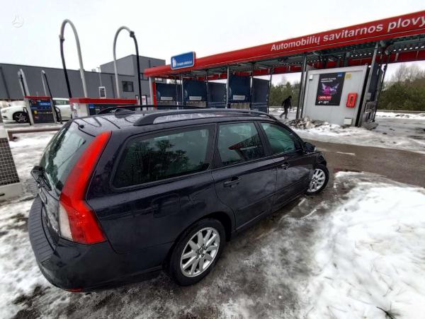 Melns Volvo V50 2009 Viļņa, ar dzinēja tilpumu 2.00 L un nobraukumu 304 tūkst. km par 3500 €, foto 9 vietnē AUTOMOTO.COM.LV
