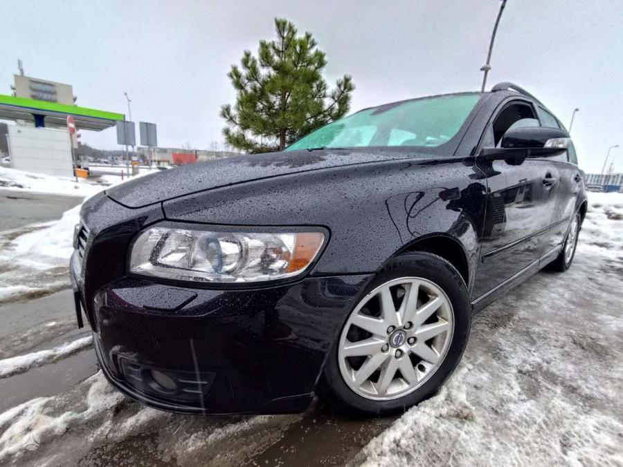 Black Volvo V50 2009 in Vilnius, with an engine capacity of 2.00 L and mileage of 304 thousand km for 3500 €, photo 26 on AUTOMOTO.COM.LV