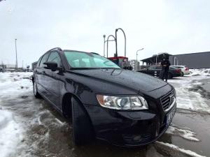 Black Volvo V50 2009 in Vilnius, with an engine capacity of 2.00 L and mileage of 304 thousand km for 3500 €, photo 27 on AUTOMOTO.COM.LV