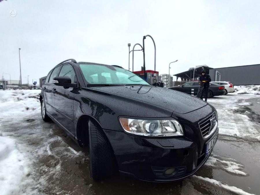 Black Volvo V50 2009 in Vilnius, with an engine capacity of 2.00 L and mileage of 304 thousand km for 3500 €, photo 27 on AUTOMOTO.COM.LV