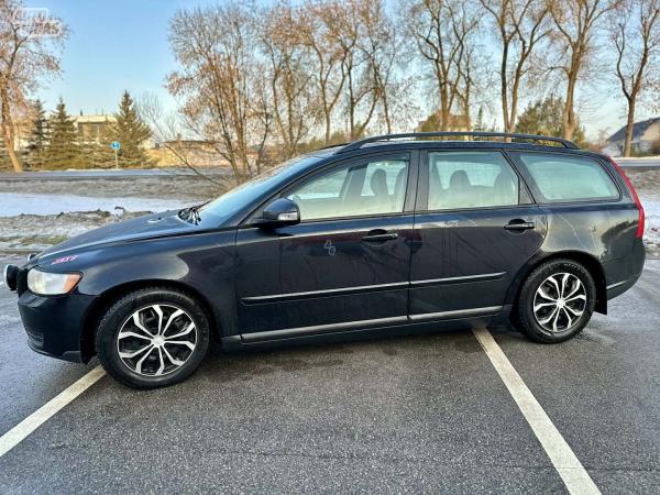 Melns Volvo V50 2009 Kauņa, ar dzinēja tilpumu 1.60 L un nobraukumu 337 tūkst. km par 2650 €, foto 1 vietnē AUTOMOTO.COM.LV
