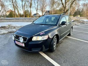 Black Volvo V50 2009 in Kaunas, with an engine capacity of 1.60 L and mileage of 337 thousand km for 2650 €, photo 3 on AUTOMOTO.COM.LV