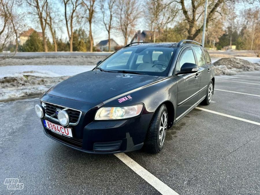 Black Volvo V50 2009 in Kaunas, with an engine capacity of 1.60 L and mileage of 337 thousand km for 2650 €, photo 3 on AUTOMOTO.COM.LV