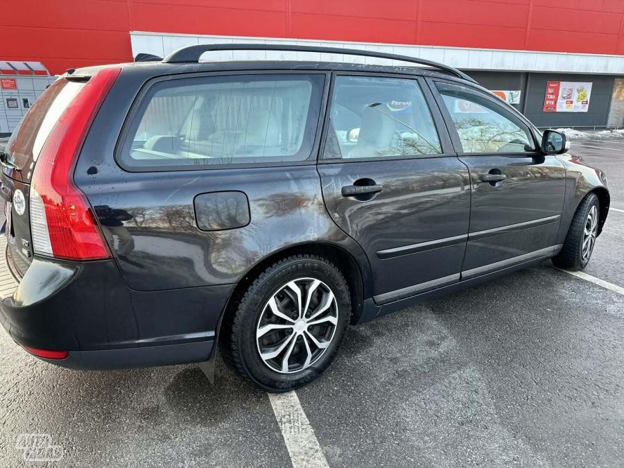 Black Volvo V50 2009 in Kaunas, with an engine capacity of 1.60 L and mileage of 337 thousand km for 2650 €, photo 5 on AUTOMOTO.COM.LV