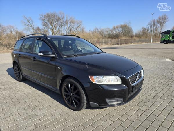 Black Volvo V50 2009 in Marijampole, with an engine capacity of 1.60 L and mileage of 277 thousand km for 2500 €, photo 3 on AUTOMOTO.COM.LV