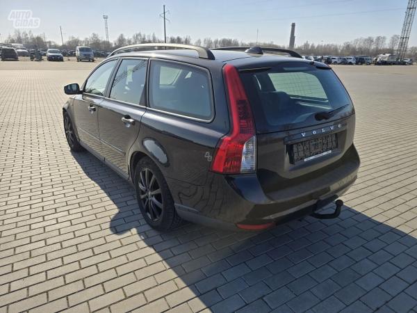 Black Volvo V50 2009 in Marijampole, with an engine capacity of 1.60 L and mileage of 277 thousand km for 2500 €, photo 6 on AUTOMOTO.COM.LV
