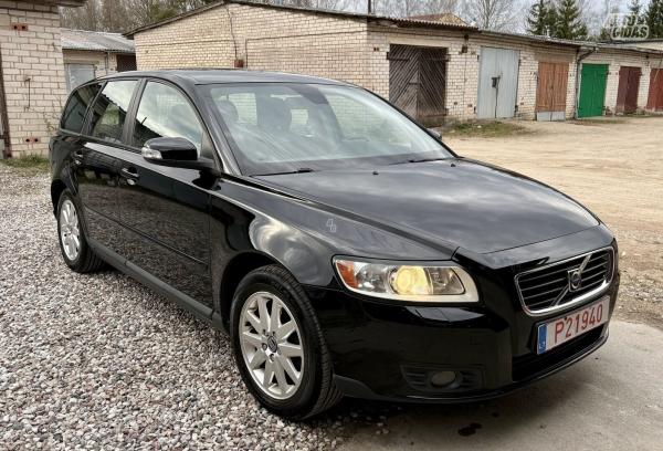Melns Volvo V50 2009 Tauragė, ar dzinēja tilpumu 1.60 L un nobraukumu 28 tūkst. km par 2450 €, foto 1 vietnē AUTOMOTO.COM.LV
