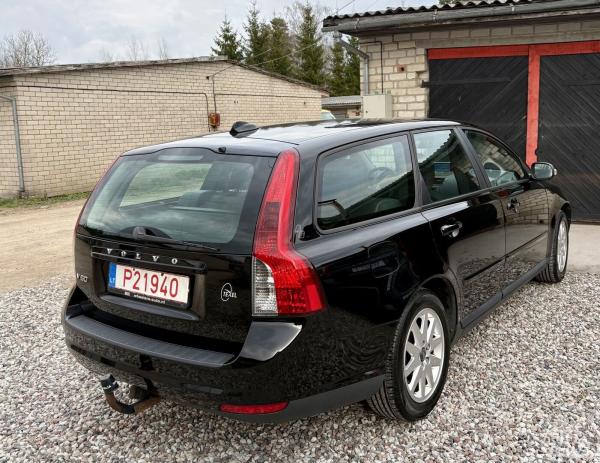Melns Volvo V50 2009 Tauragė, ar dzinēja tilpumu 1.60 L un nobraukumu 28 tūkst. km par 2450 €, foto 2 vietnē AUTOMOTO.COM.LV