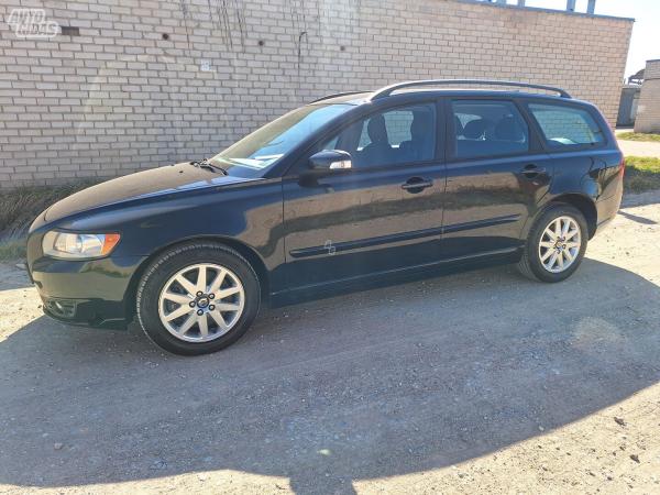 Melns Volvo V50 2009 Marijampole, ar dzinēja tilpumu 2.00 L un nobraukumu 253 tūkst. km par 3350 €, foto 2 vietnē AUTOMOTO.COM.LV