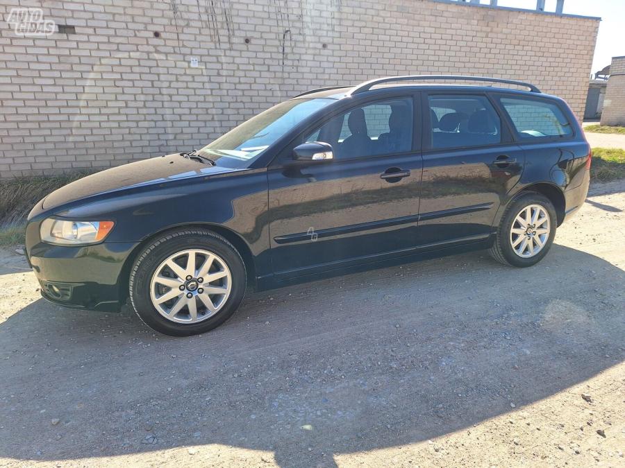 Melns Volvo V50 2009 Marijampole, ar dzinēja tilpumu 2.00 L un nobraukumu 253 tūkst. km par 3350 €, foto 3 vietnē AUTOMOTO.COM.LV