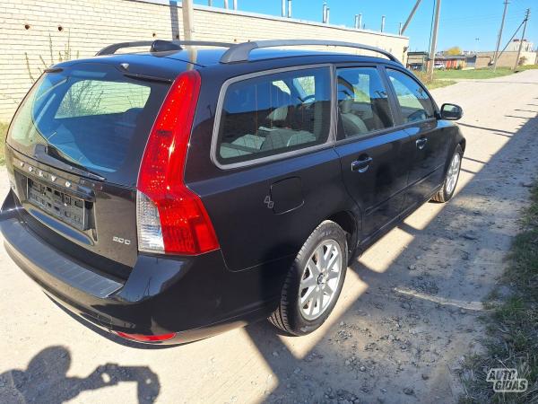 Melns Volvo V50 2009 Marijampole, ar dzinēja tilpumu 2.00 L un nobraukumu 253 tūkst. km par 3350 €, foto 5 vietnē AUTOMOTO.COM.LV