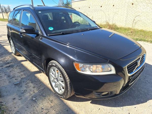 Melns Volvo V50 2009 Marijampole, ar dzinēja tilpumu 2.00 L un nobraukumu 253 tūkst. km par 3350 €, foto 6 vietnē AUTOMOTO.COM.LV