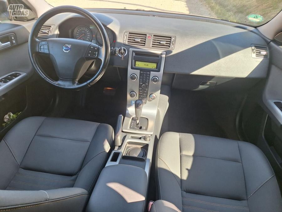 Melns Volvo V50 2009 Marijampole, ar dzinēja tilpumu 2.00 L un nobraukumu 253 tūkst. km par 3350 €, foto 8 vietnē AUTOMOTO.COM.LV