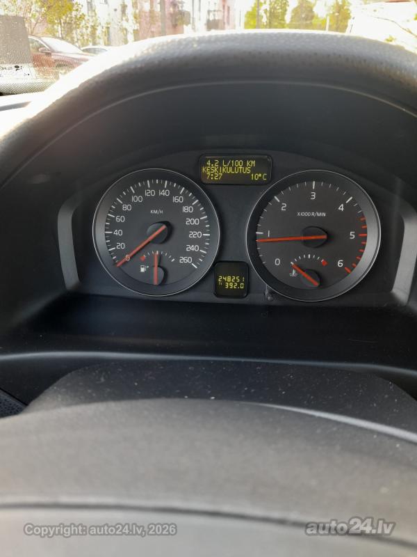 Black Volvo V50 2009 in Tartu, with an engine capacity of 1.60 L and mileage of 248 thousand km for 2800 €, photo 1 on AUTOMOTO.COM.LV