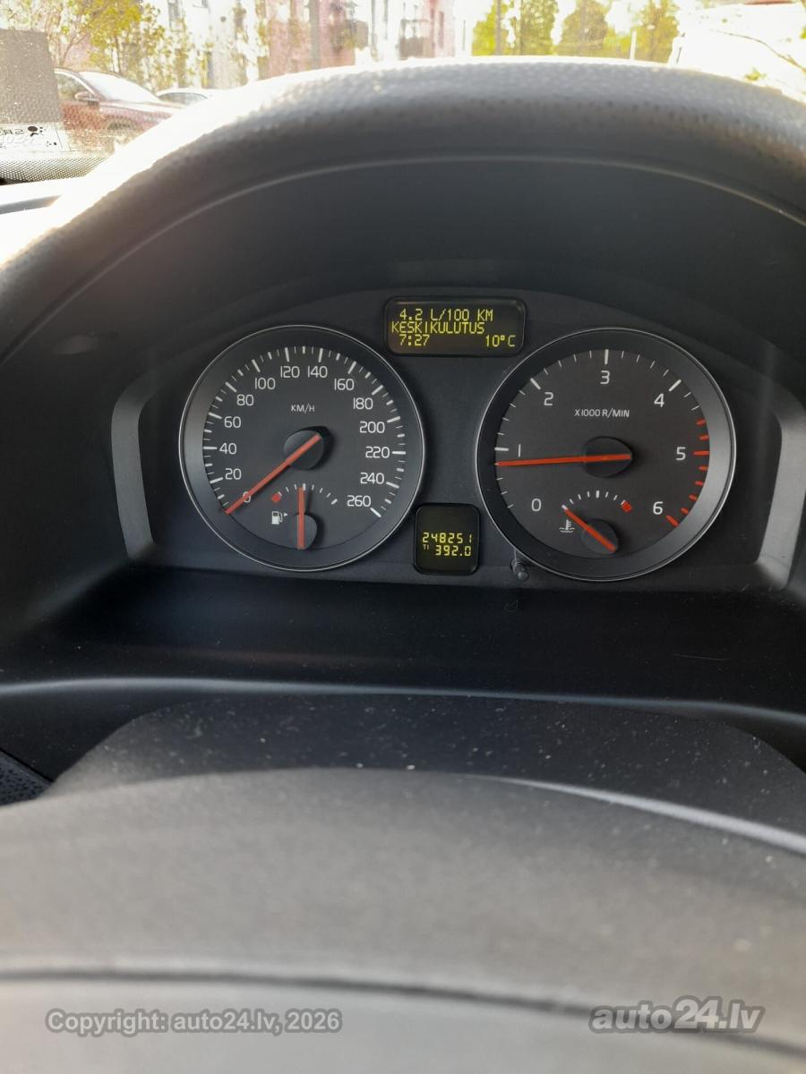 Melns Volvo V50 2009 Tartu, ar dzinēja tilpumu 1.60 L un nobraukumu 248 tūkst. km par 2800 €, foto 1 vietnē AUTOMOTO.COM.LV